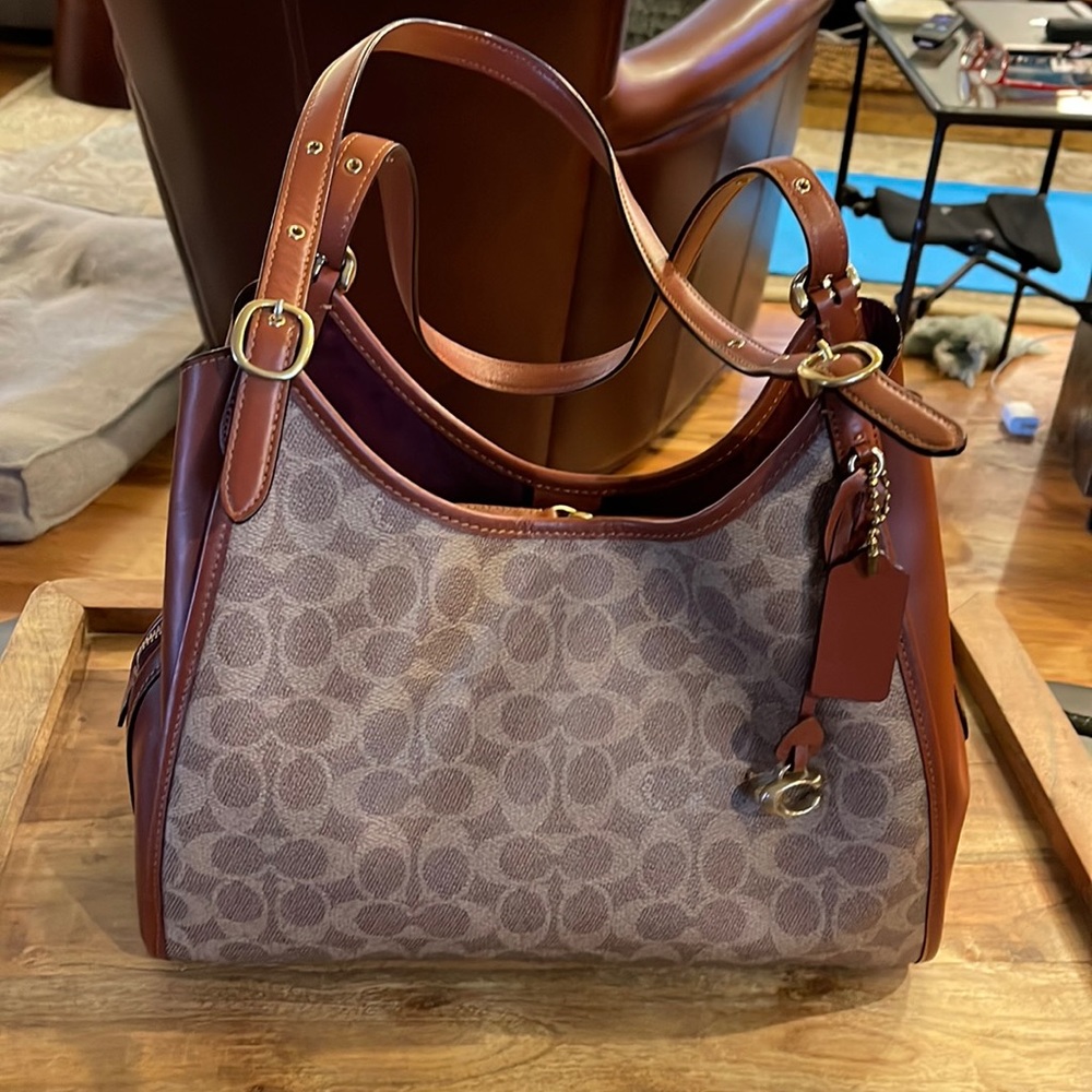 Coach Signature Logo Lori Shoulder Bag - Beautiful! E… - Gem